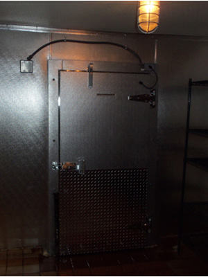 WALK-IN COOLER AND FREEZER DOORS – Seal Tech Refrigeration